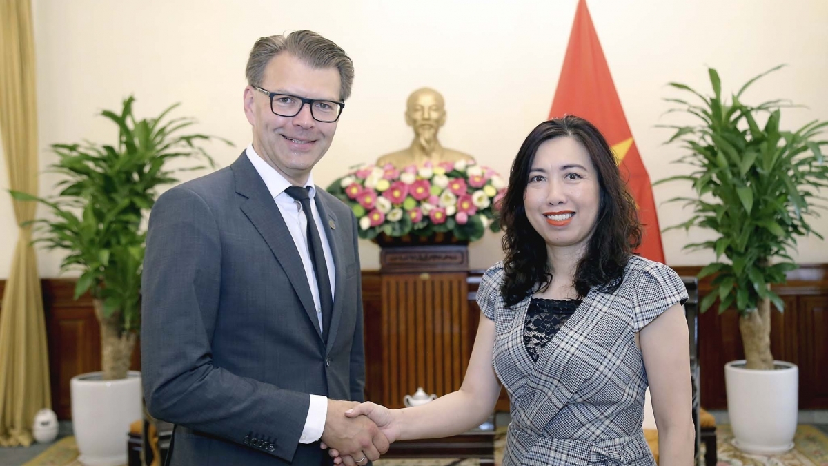 Deputy Foreign Minister Le Thi Thu Hang receives EP delegation