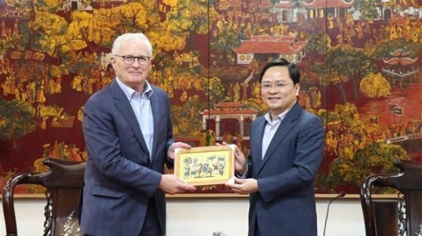 Bac Ninh Party Secretary receives SIA President John Neuffer to develop ...