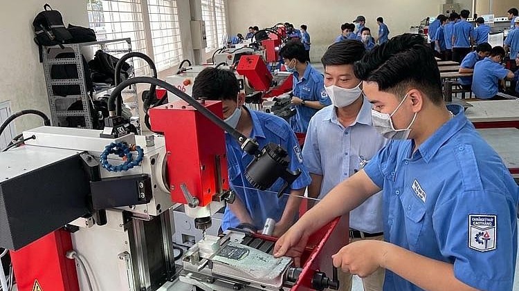 Vietnamese engineers prepared for "venturing into the vast sea": Expert