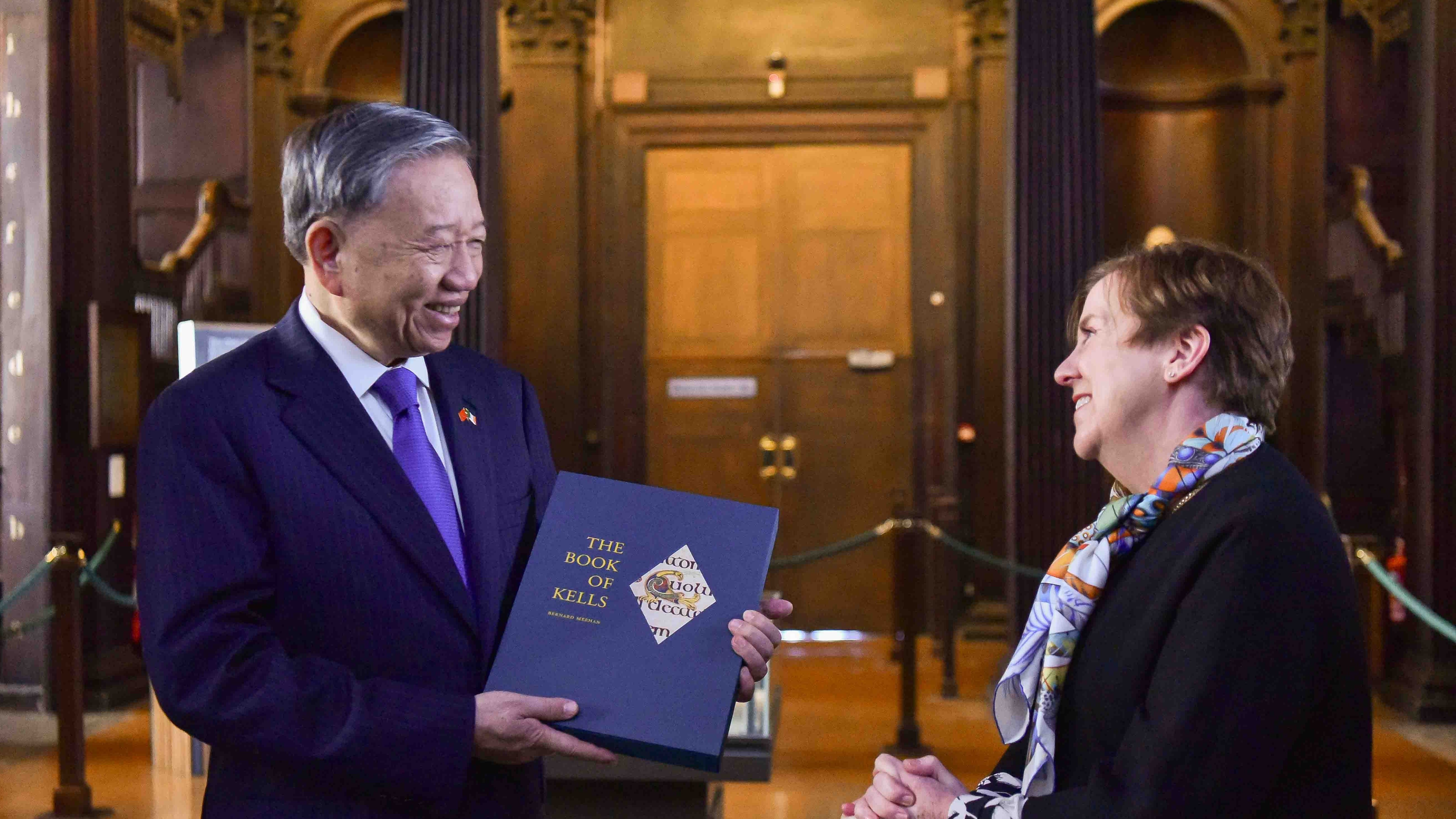 General Secretary, President To Lam visits Trinity College Dublin ...