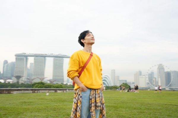 The Singapore Tourism Board partners with Vietnamese singer Hoang Dung ...