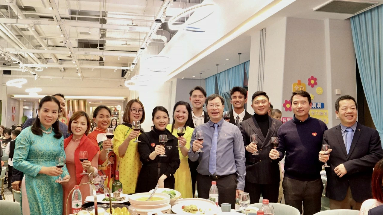 Vietnamese community in China"s Chongqing joyfully welcomes Lunar New ...