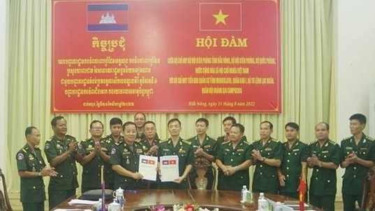Vietnamese, Cambodian provinces strengthen cooperation in border protection
